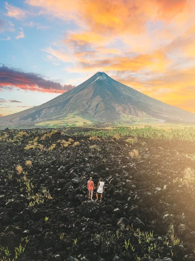 Mayon Volcano (2026) – Best of TikTok, Instagram & Reddit Travel Guide